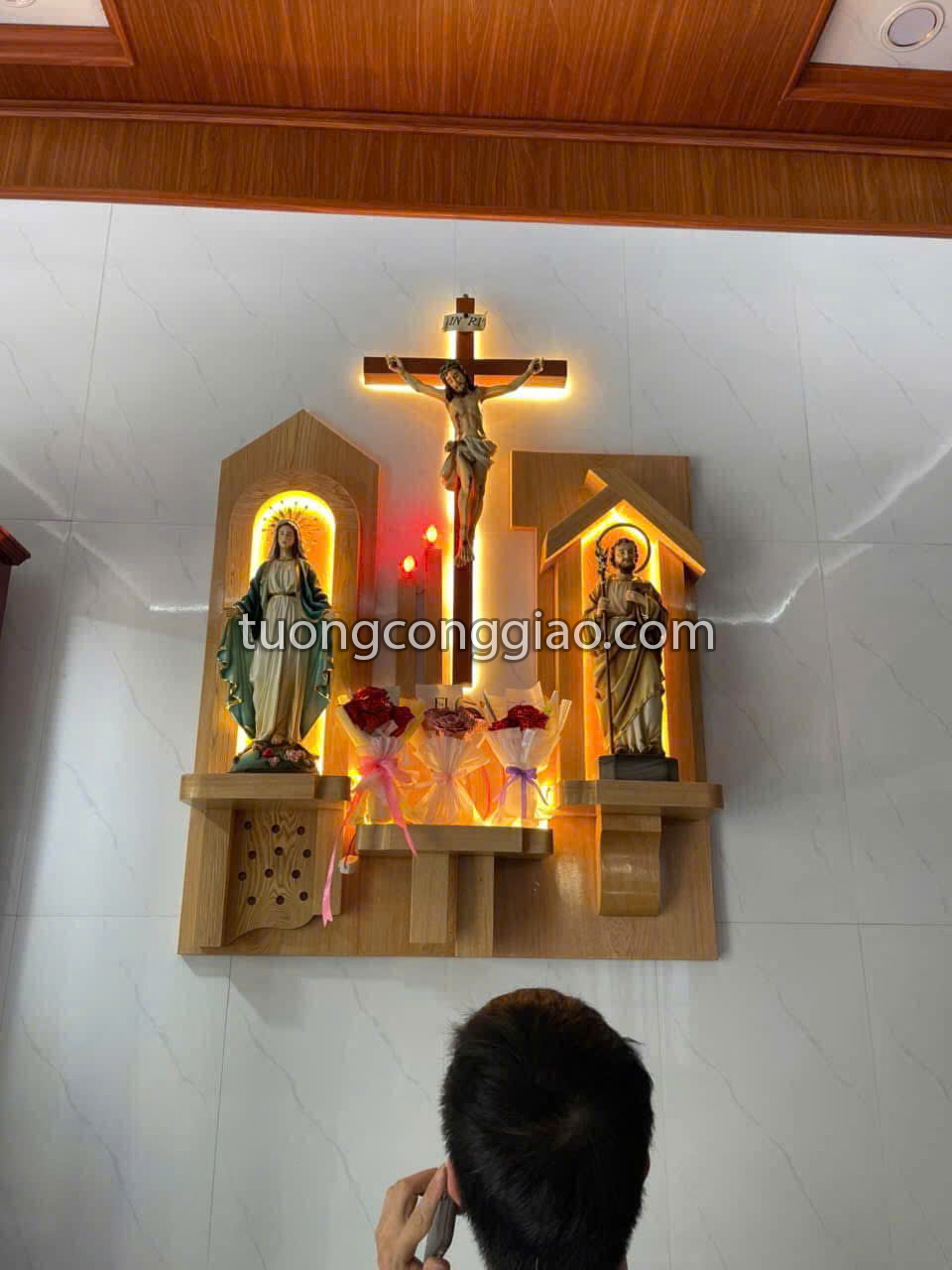 Mẫu tòa Công giáo hiện đại bằng gỗ pơ mu - Bàn Thờ Chúa | Bàn Thờ Công ...